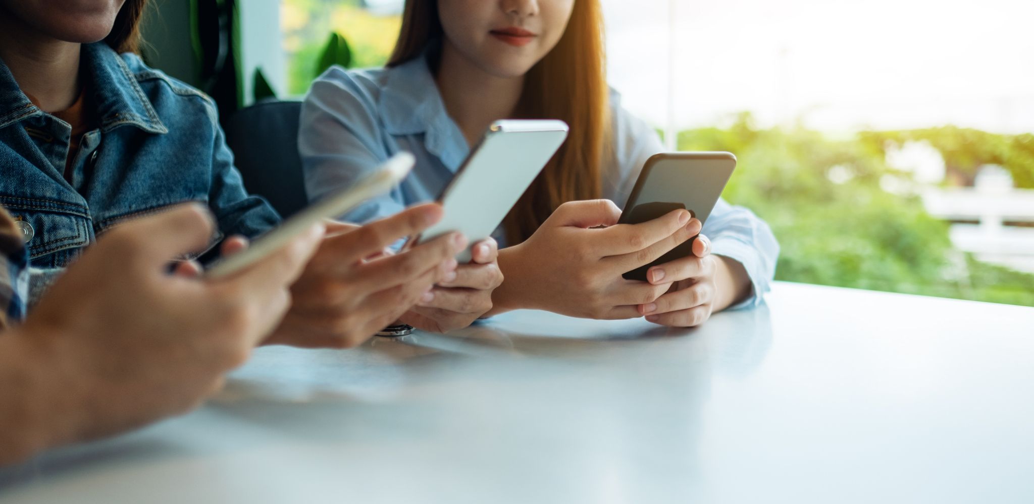 Best Communication Channels for Engaging Employees in 2025